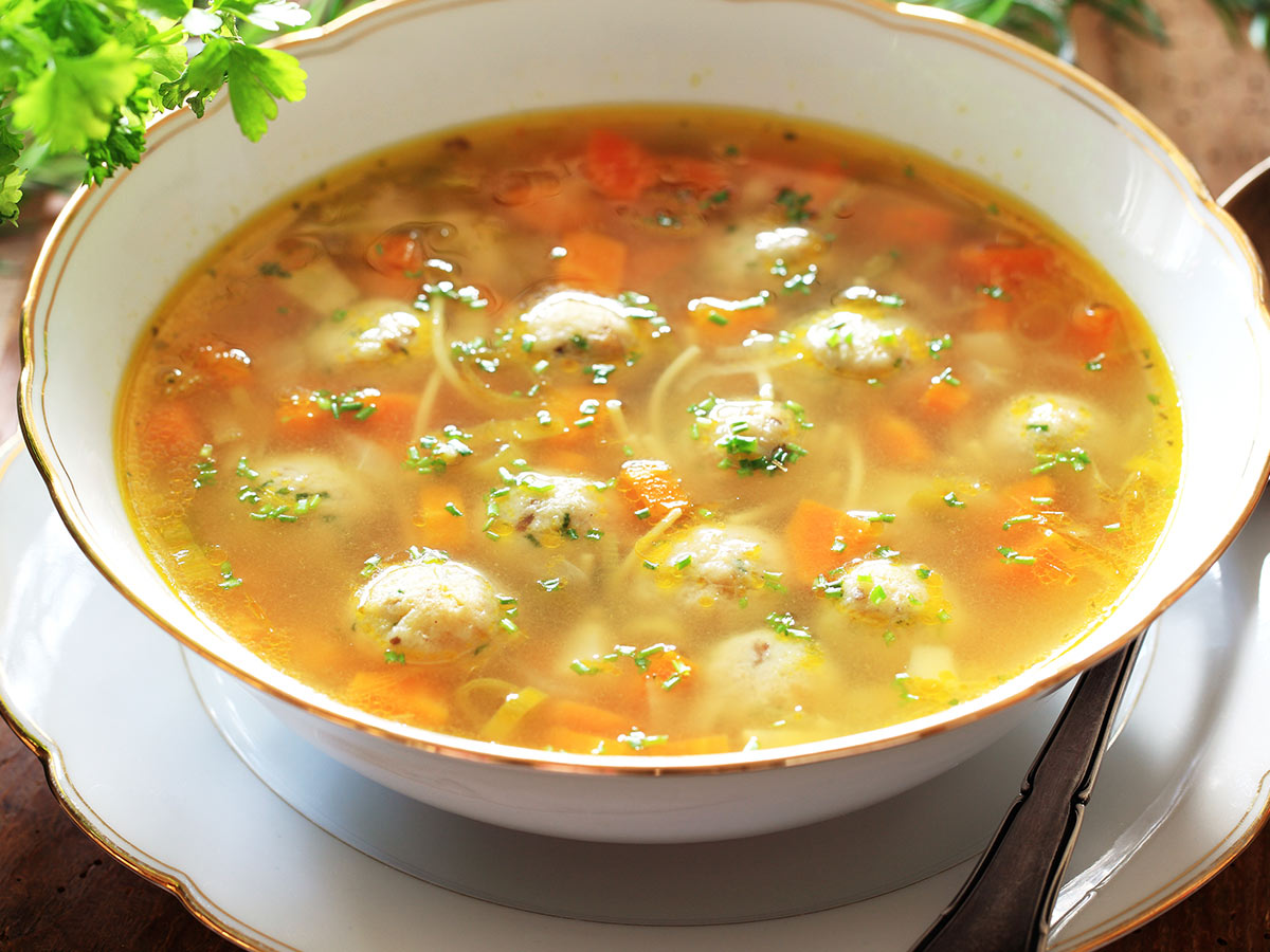 Recept Hovězí polévka s morkovými knedlíčky - MasoKrecek.cz